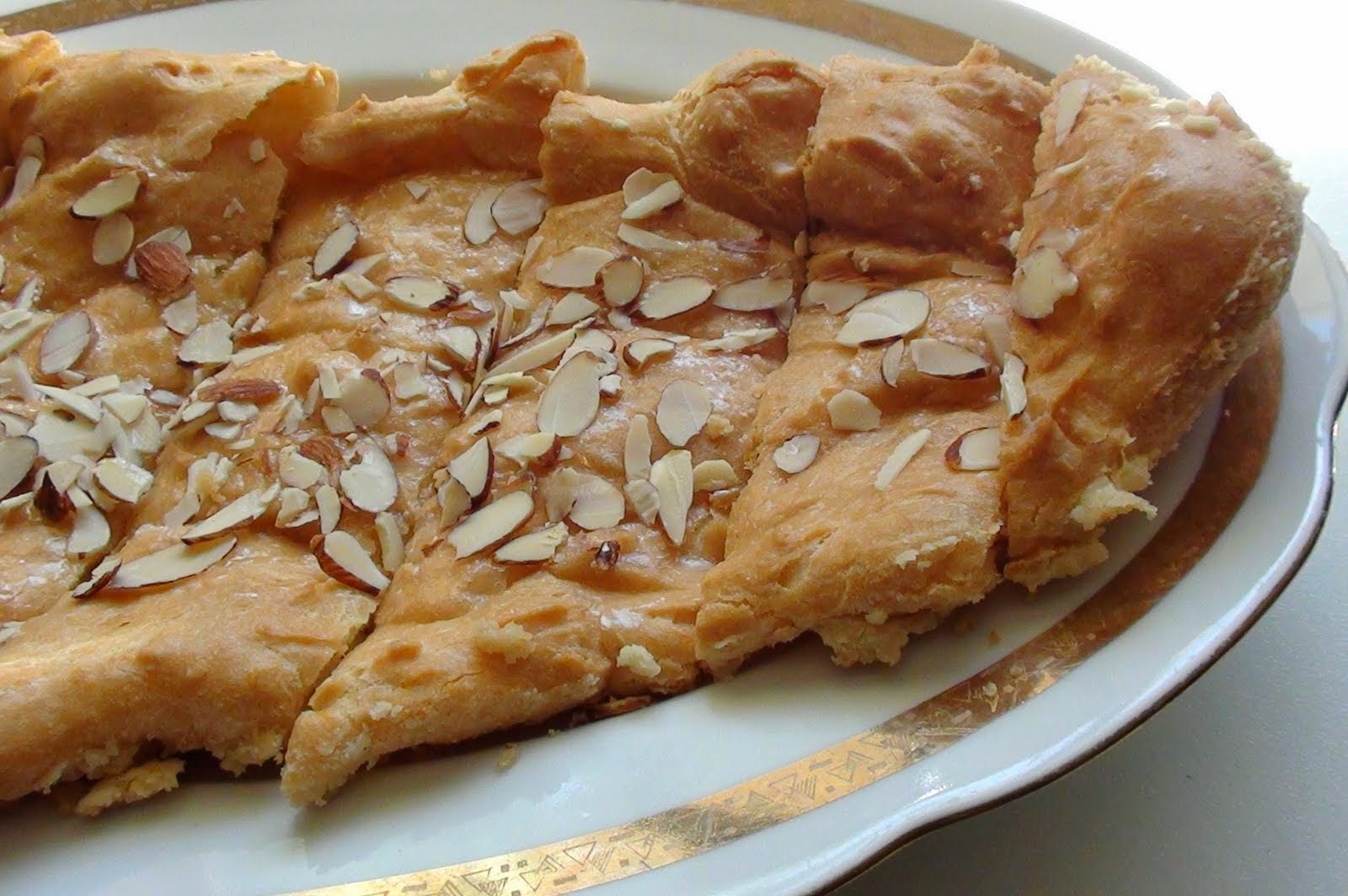 zsuzsa is in the kitchen: ALMOND PASTRY