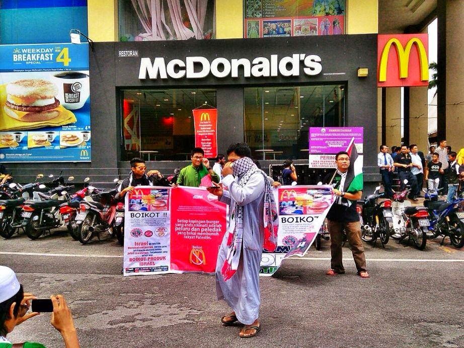 (21 Gambar) Suasana Demo Boikot McDonalds Di Seluruh Malaysia - Siakap Keli