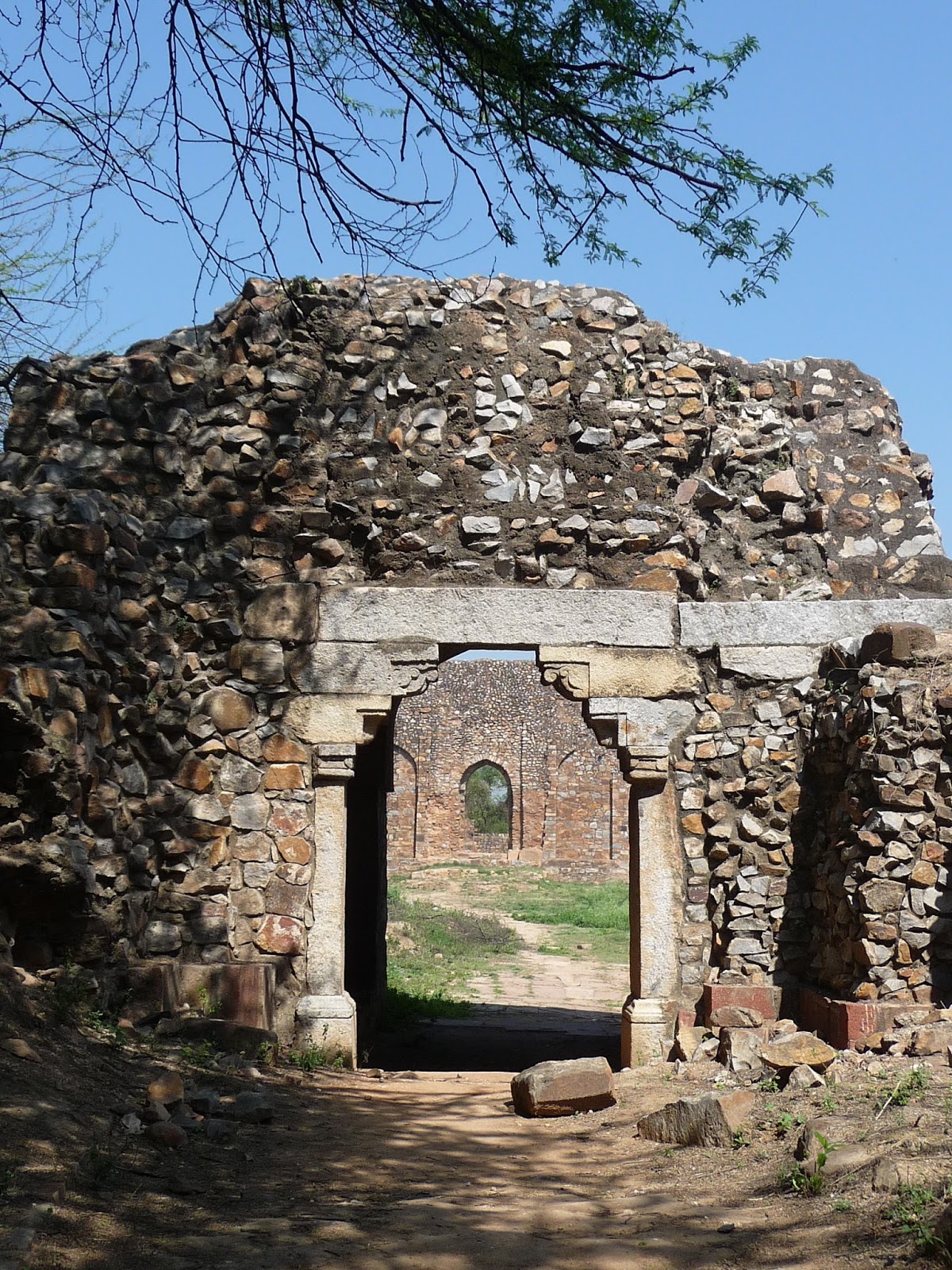 Delhi : Balban's Tomb in Mehrauli Archaeological Park | The journey of ...