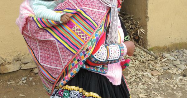 FOLK BAGS: La Lliclla