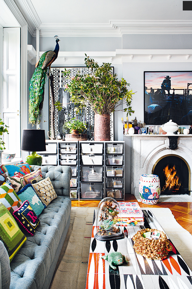 10 Rooms: Outlining walls in contrasting color….