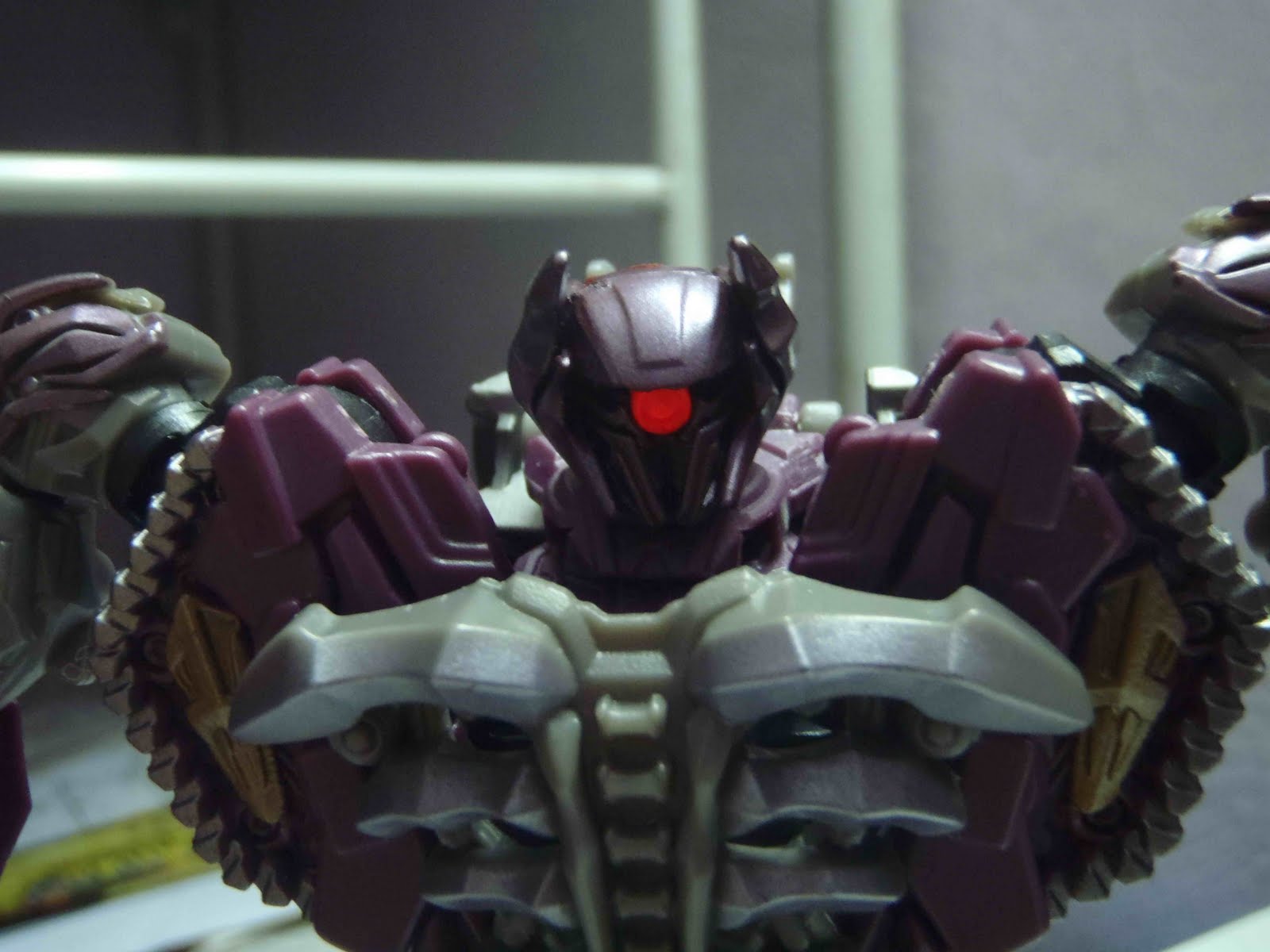 New Planet Cybertron: Transformers Review: Shockwave (DOTM Voyager)