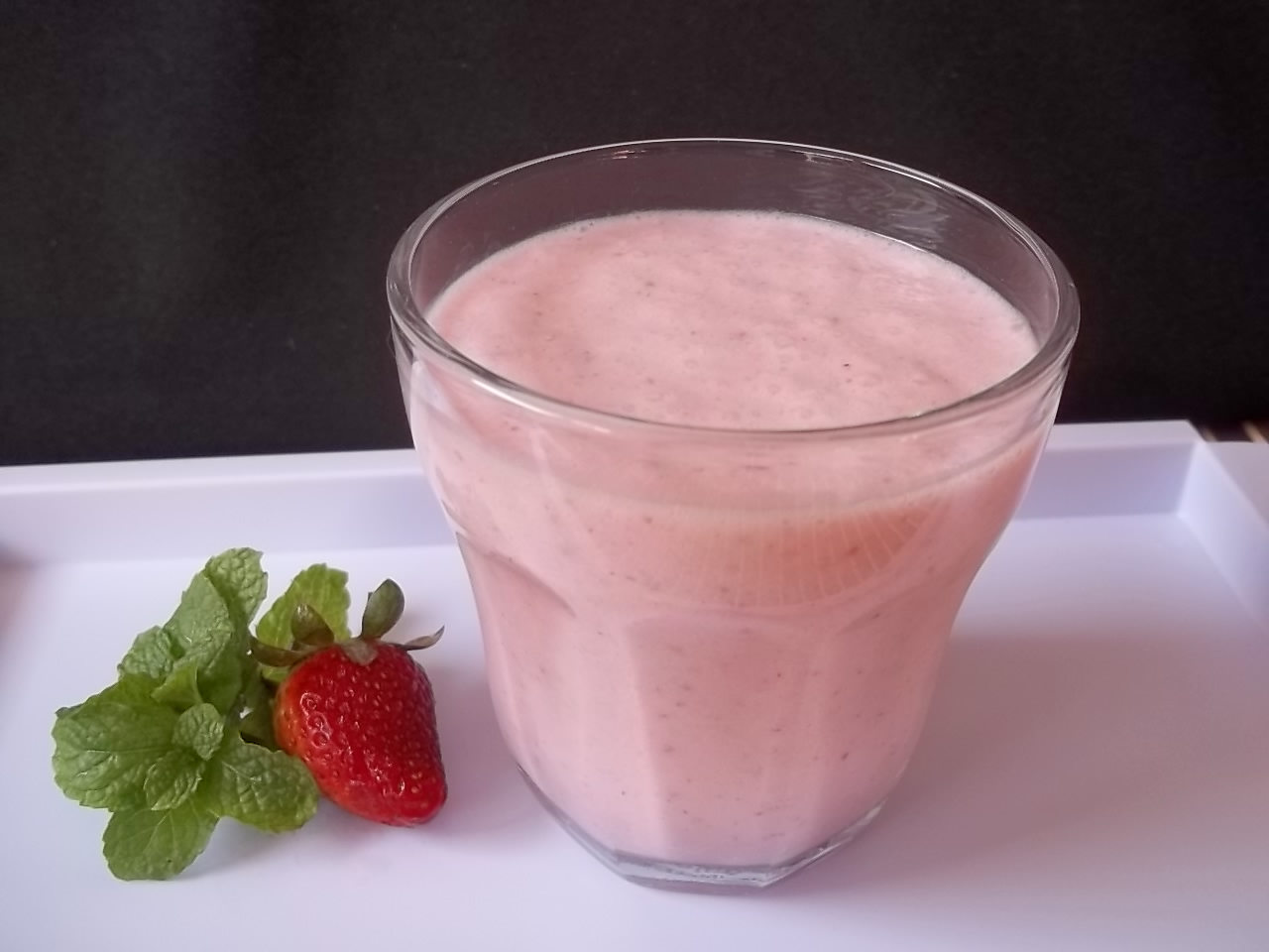 Cantinho Passatempo: Suco cremoso de morango e leite de coco