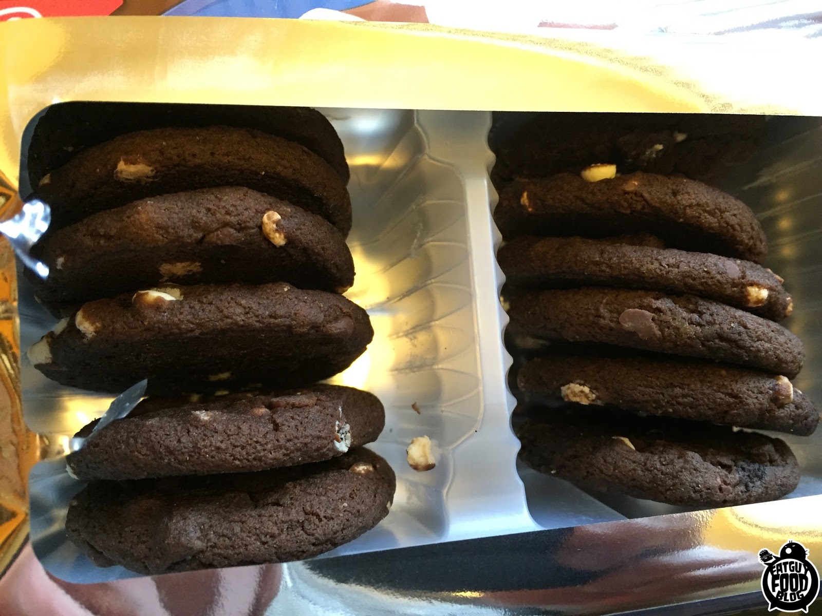 FATGUYFOODBLOG: Hot Cocoa Chips Ahoy cookies!