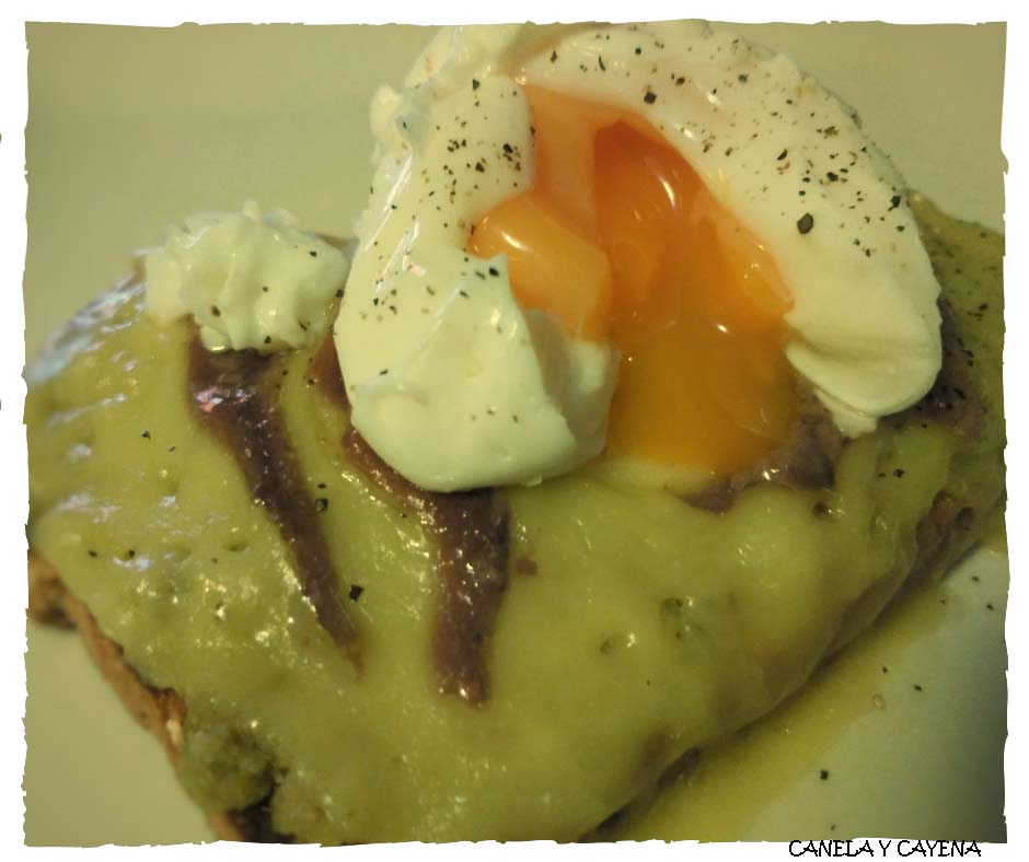 Canela y Cayena: TOSTADA CON PATÉ CASERO DE BACALAO Y PESTO, QUESO ...