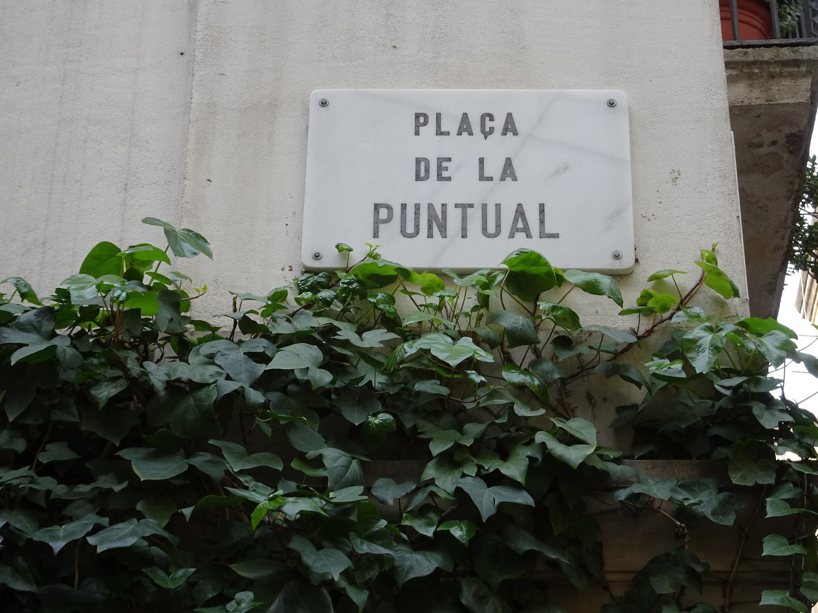 Redescubriendo Barcelona y más allá: 01/02/2017 Plaça de la Puntual y ...