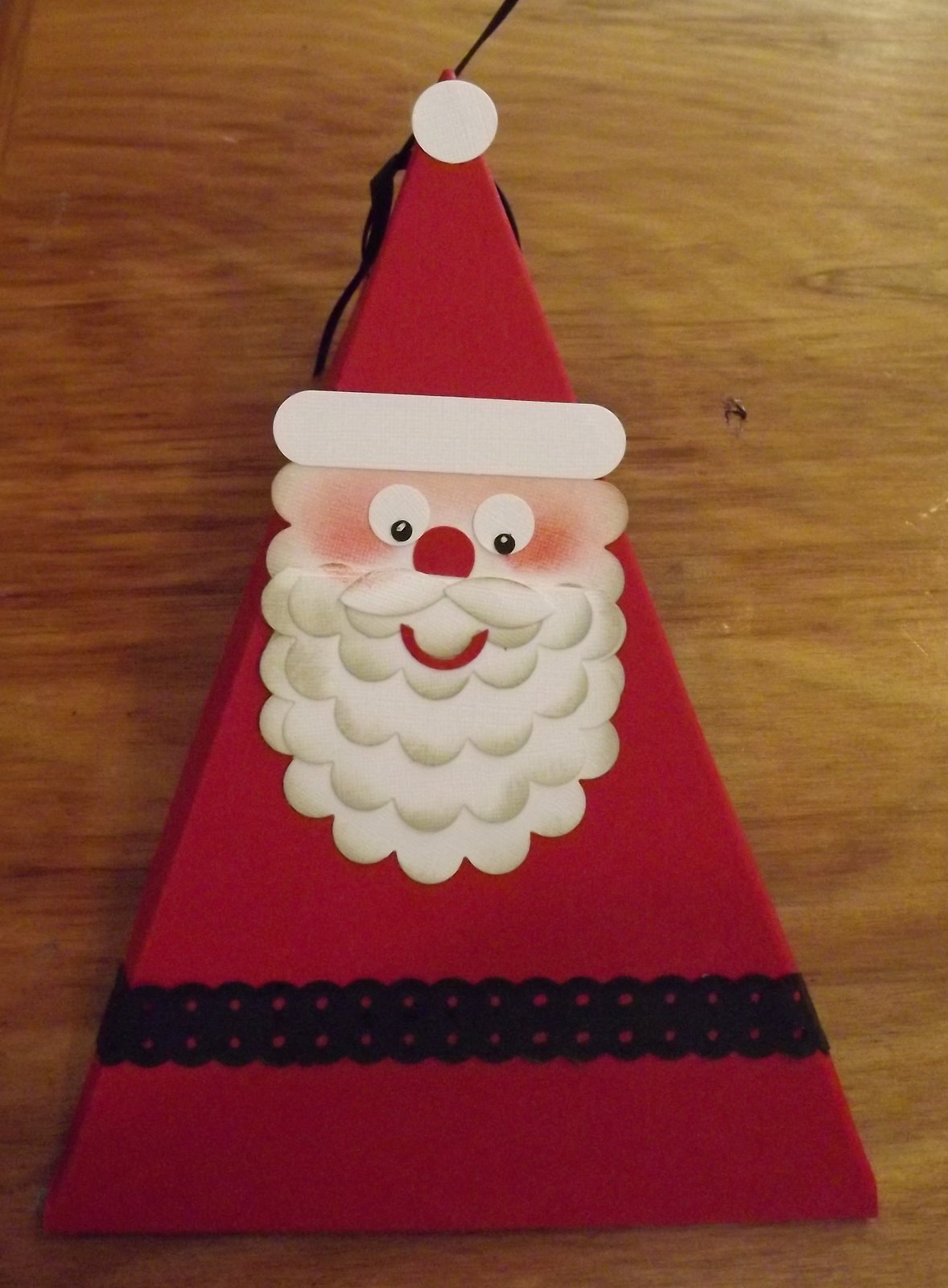Oh So Many Crafts: Santa treat box triangle