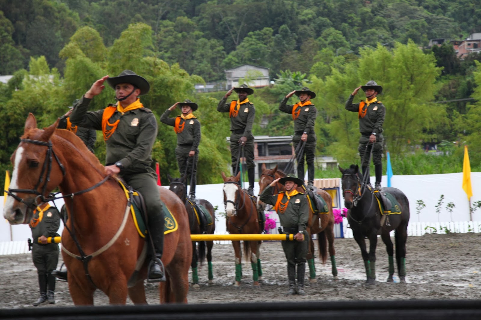 REVISTA LA RED: HOMENAJE EN LA ESCUELA DE CARABINEROS