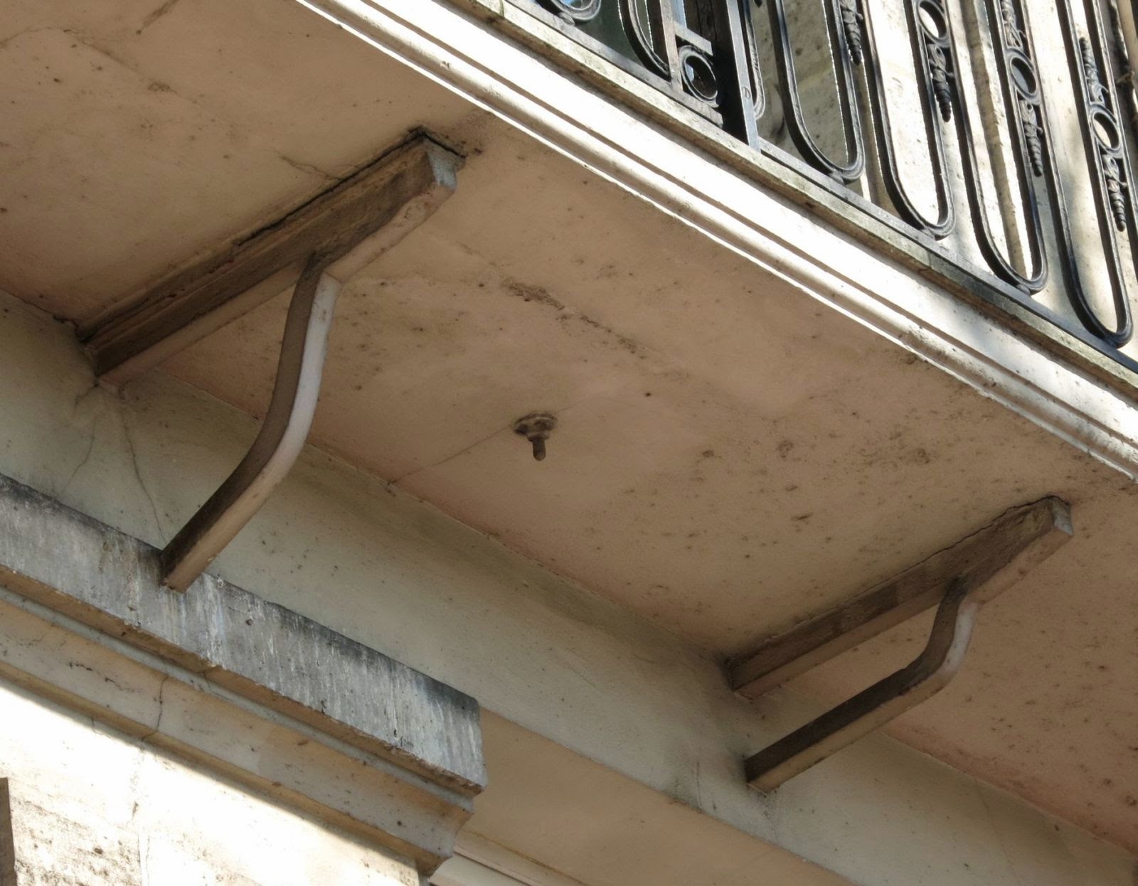 Combien ça porte ?: Balcons - Paris - Consoles métalliques