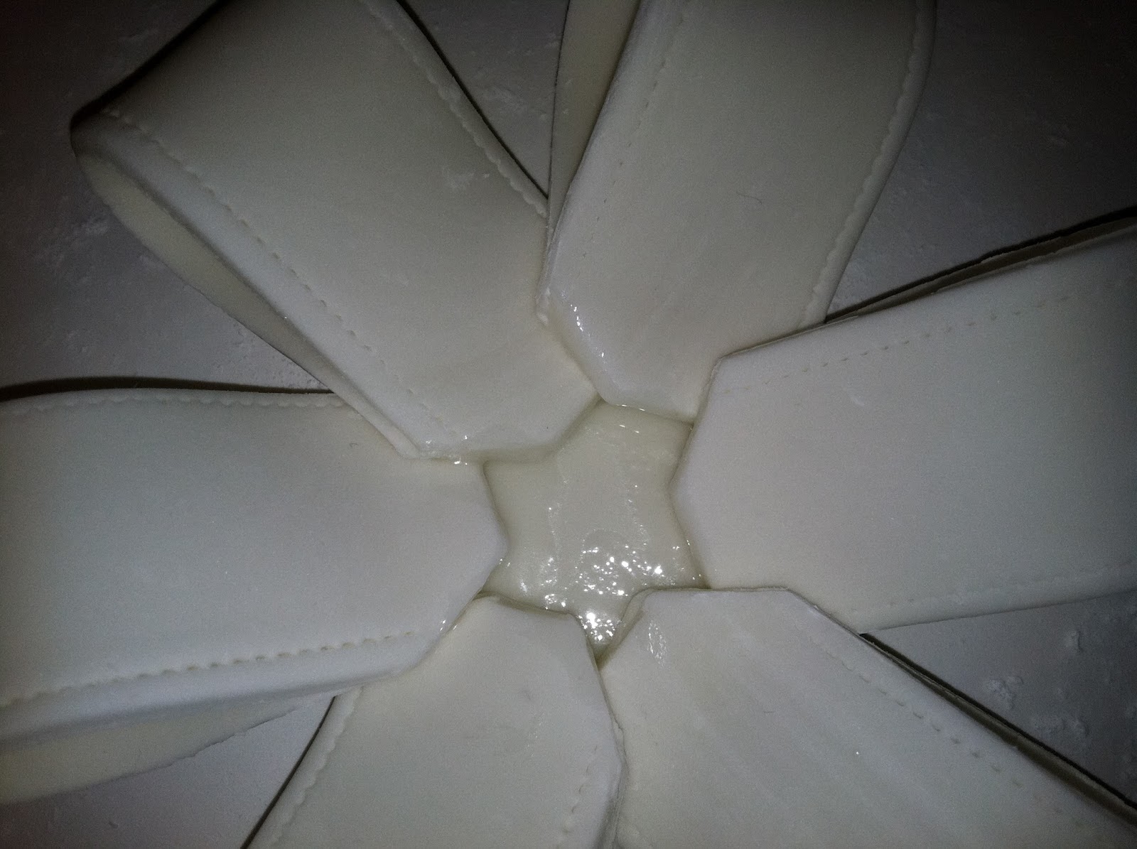 The Iced Queen: Loopy Fondant Bow