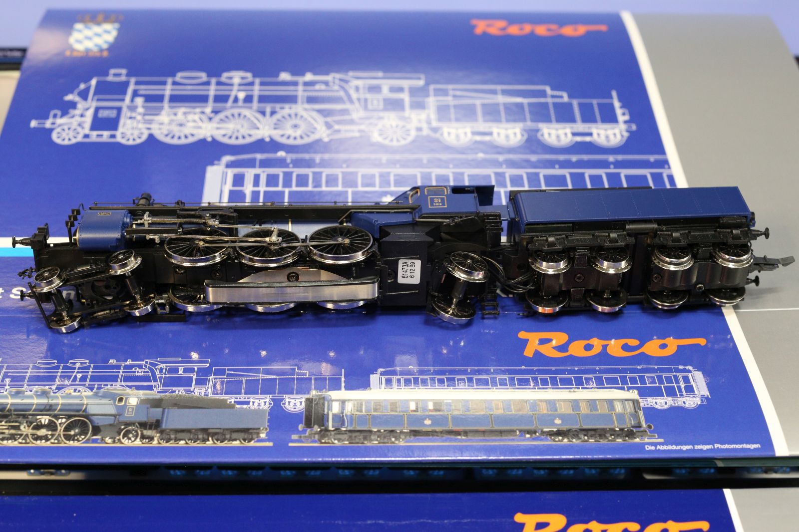 すでに所有してる皆様の情報で知っていたけどテンダーからドライブシャフトが伸びてる。