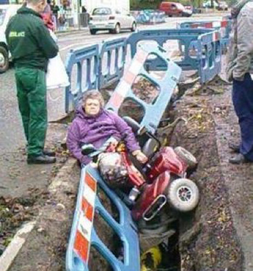 Hilarious Car Accidents by Women Drivers. ~ LoL City