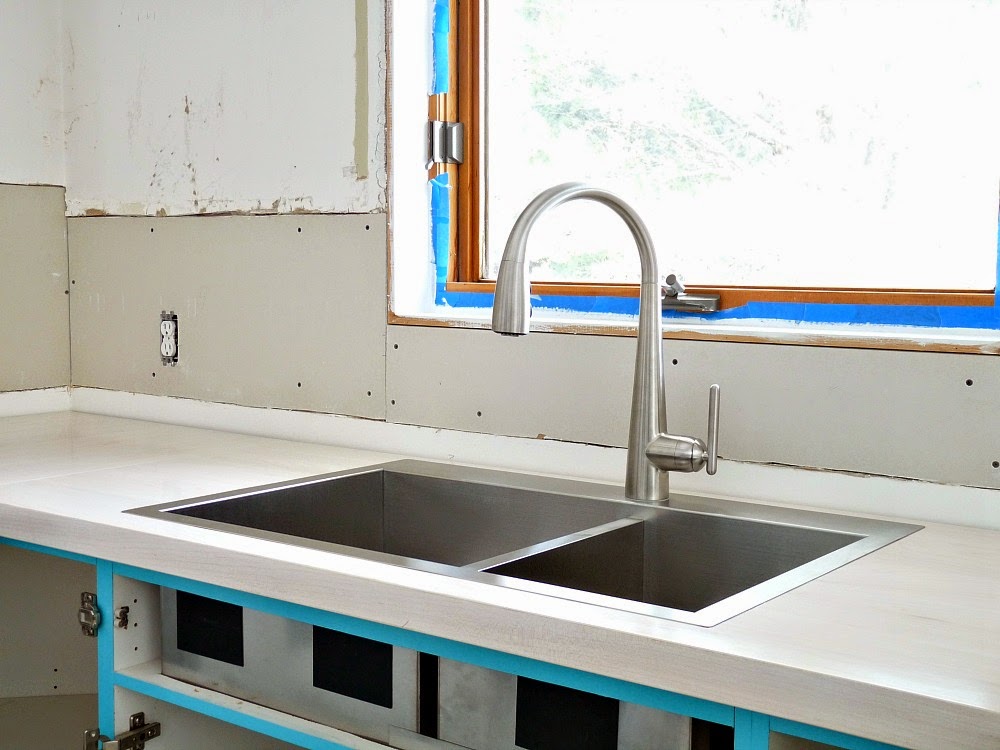 Kitchen Progress: That Sinking Feeling | Dans le Lakehouse