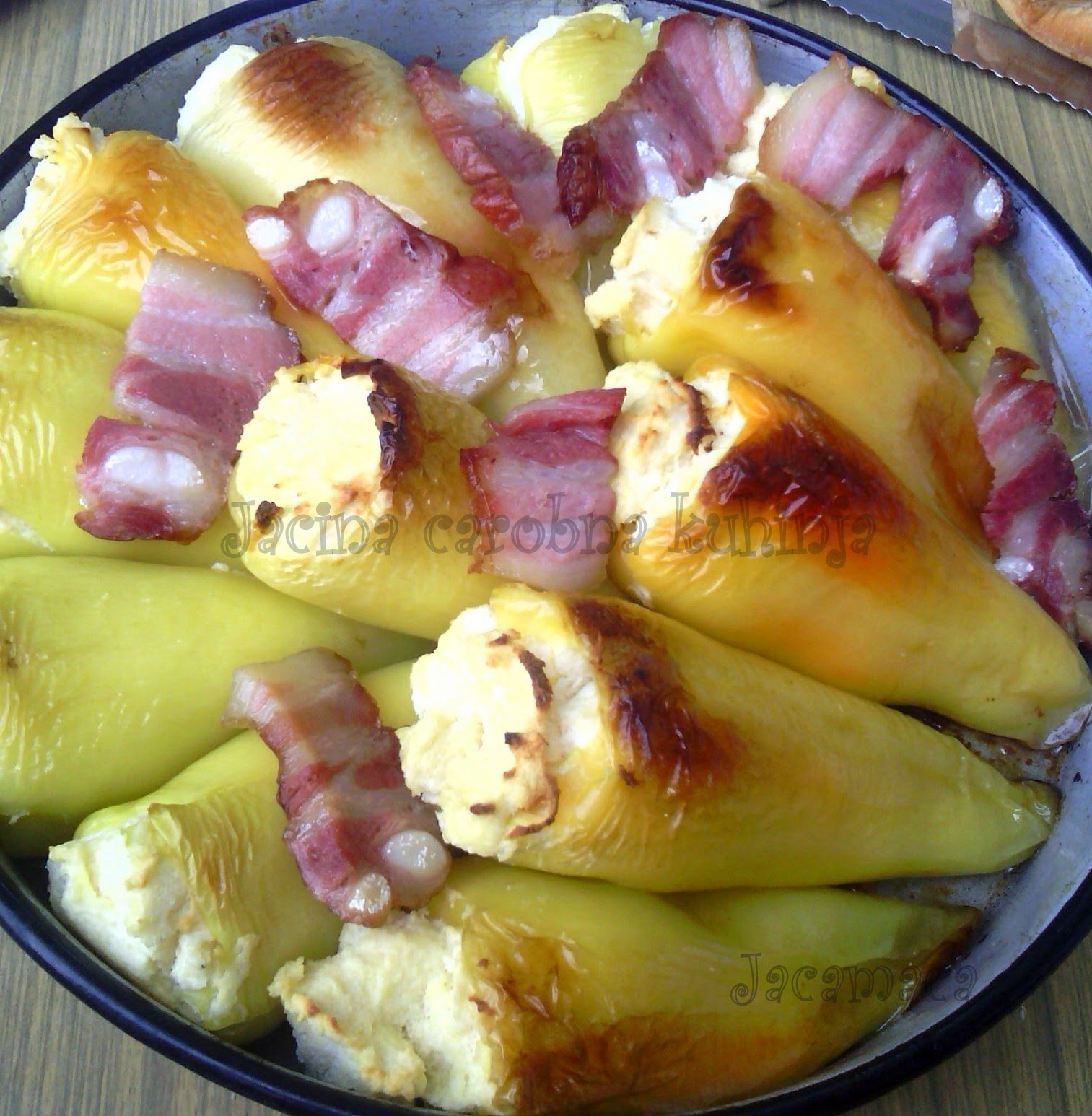 Jacina carobna kuhinja: Paprike punjene sa sirom i grizom