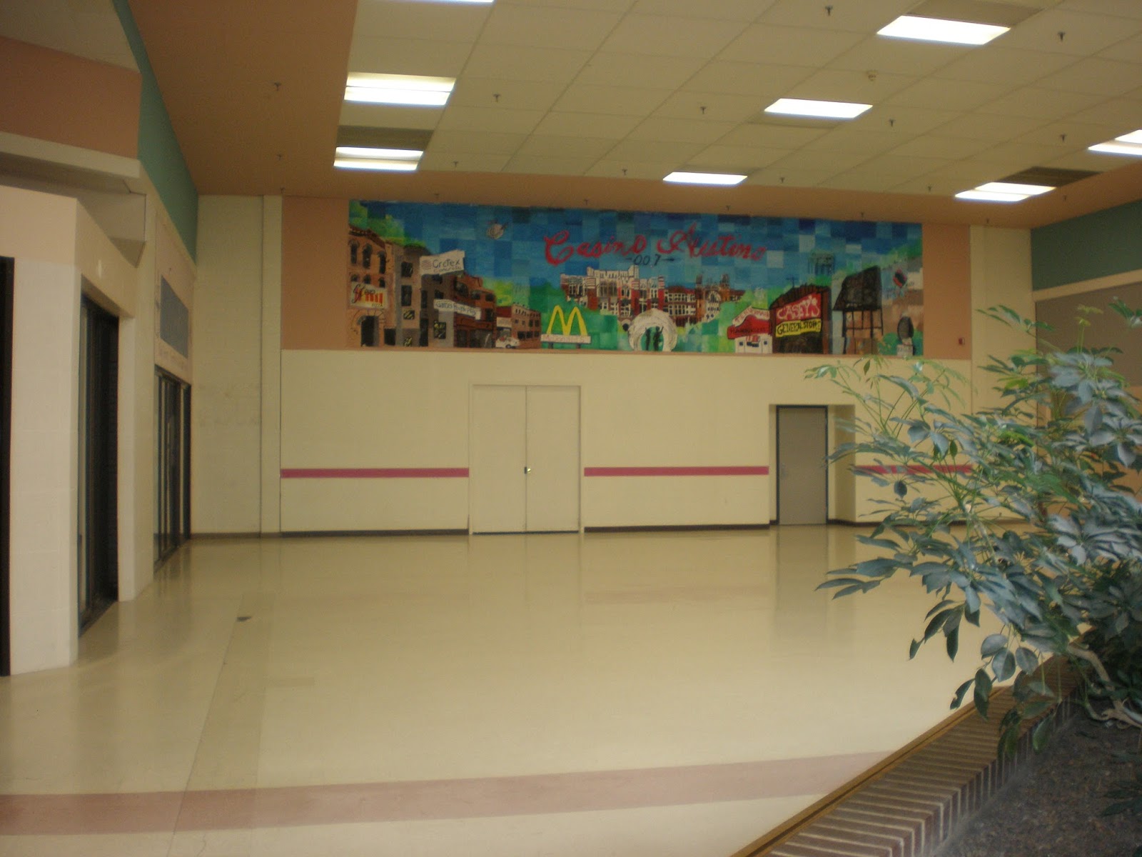 RETAIL OF YESTERYEAR : Mall profile - Oak Park Mall Austin Minnesota