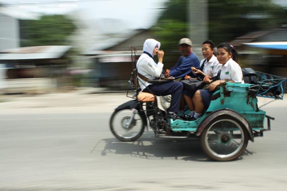 LOVELLY: BECAK? MOTOR? Becak Motor??