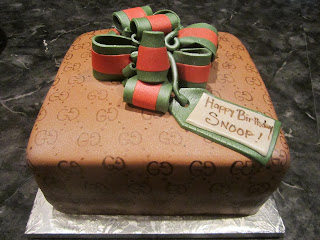 MyMoniCakes: Gucci Gift box Cake