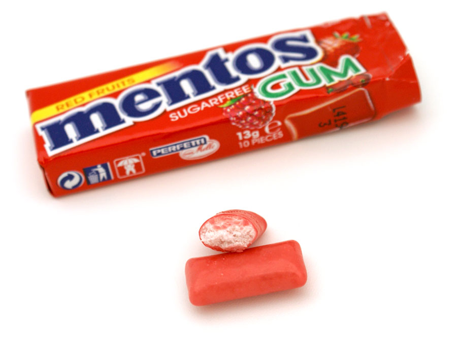 Mentos gum: red fruits