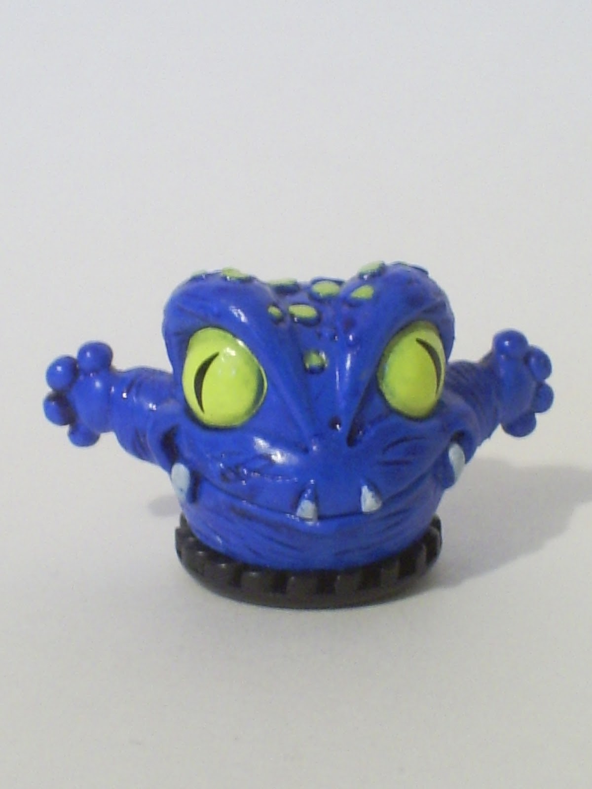 That Figures: REVIEW: Monster Marbles Series 1.1: Roo & Olvey