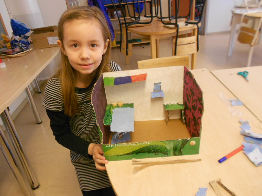 Fritidshemmet Guldgruvan: Husbygge av kartonger