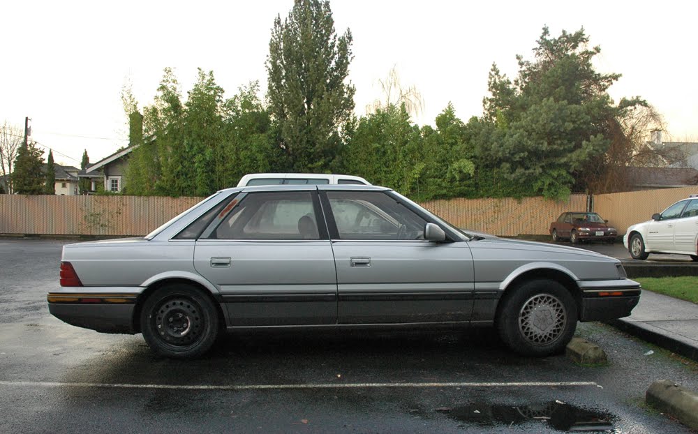 OLD PARKED CARS.: 1987 Sterling 825 SL.