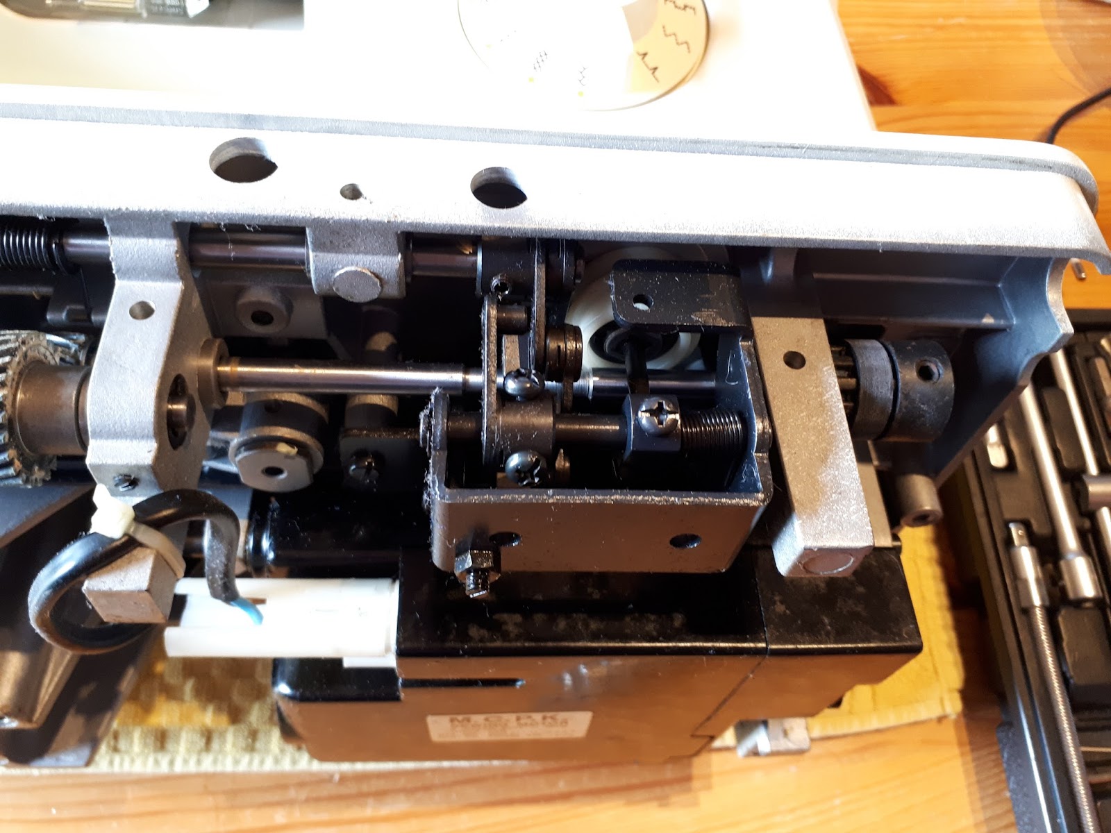 AnnieK.s Krimskramspalast: Nachtrag zur Singer 1411