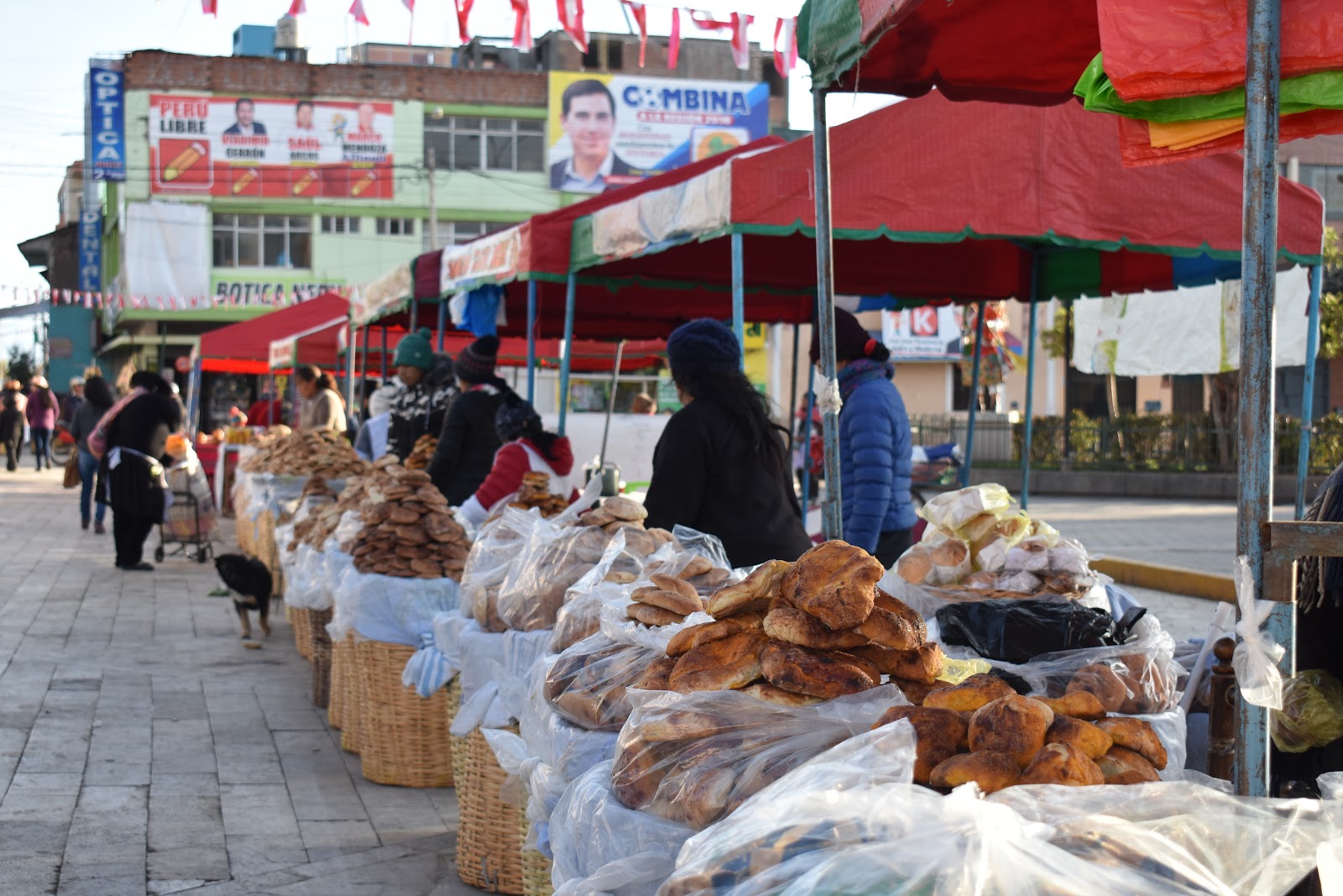 LA FERIA SABATINA DE CHUPACA ~ MOCHILEA PERU