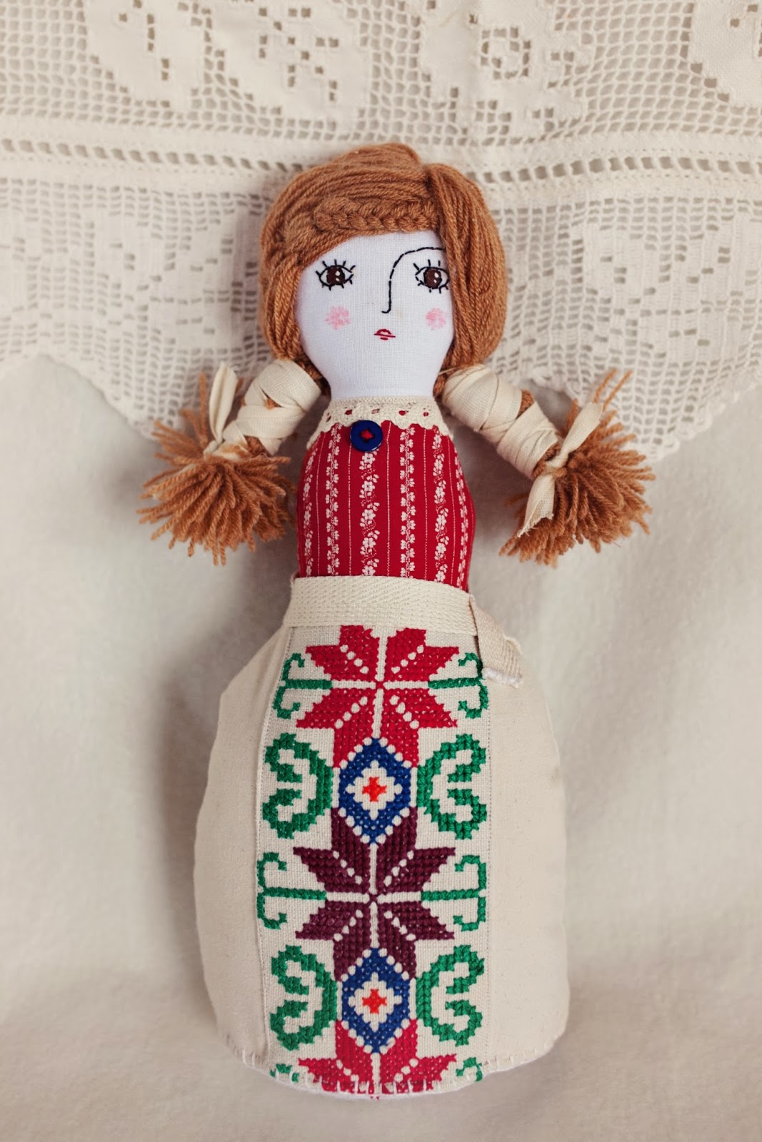 Papusi handmade inspirate din folclorul romanesc - Nasturelul fermecat ...