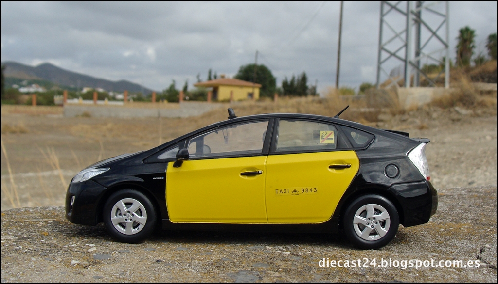 1/24 Diecast miniaturas: TOYOTA PRIUS TAXI BARCELONA 1/24