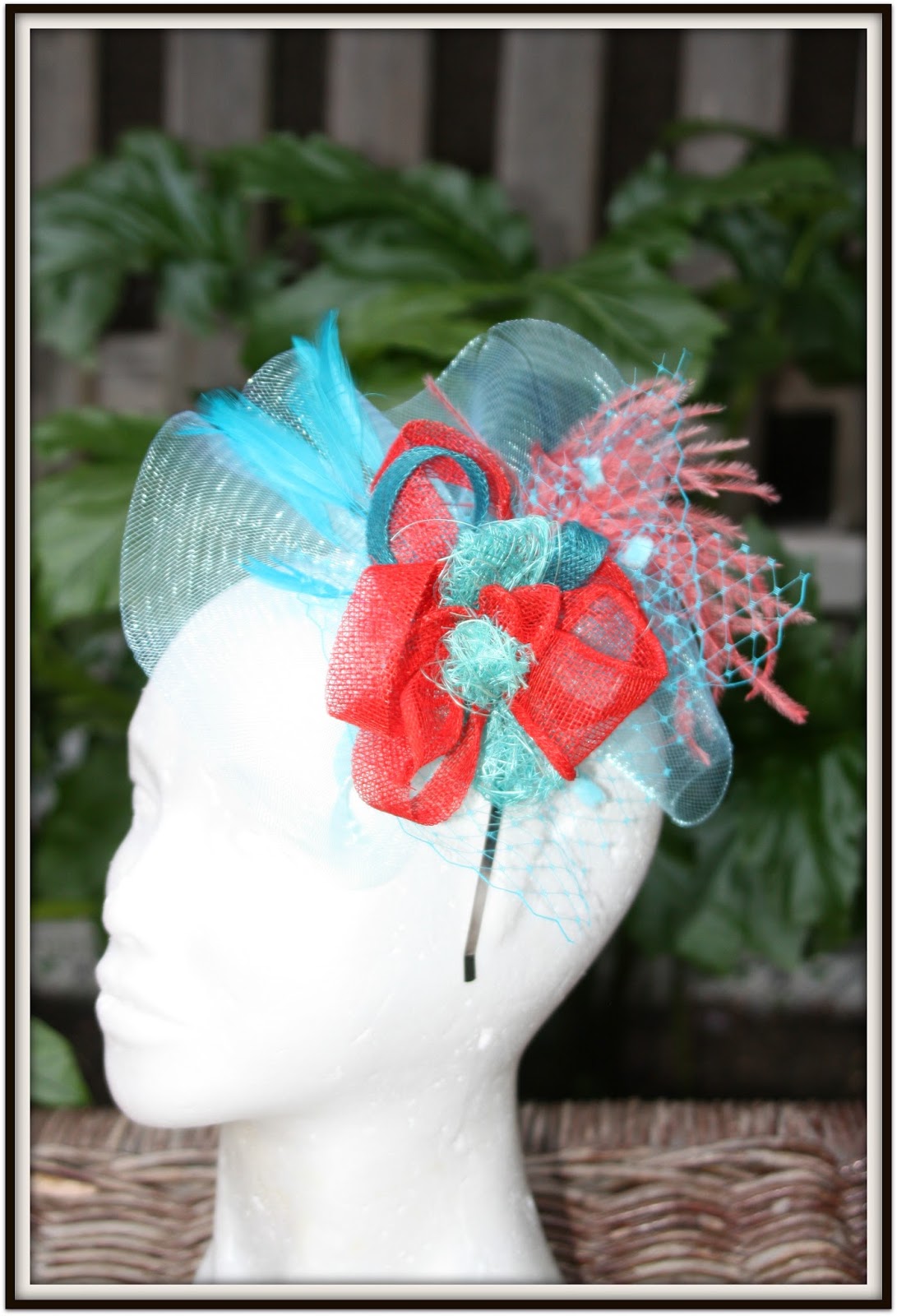 Sandunga Complementos: TOCADOS: Azul turquesa y rojo, bonita combinación