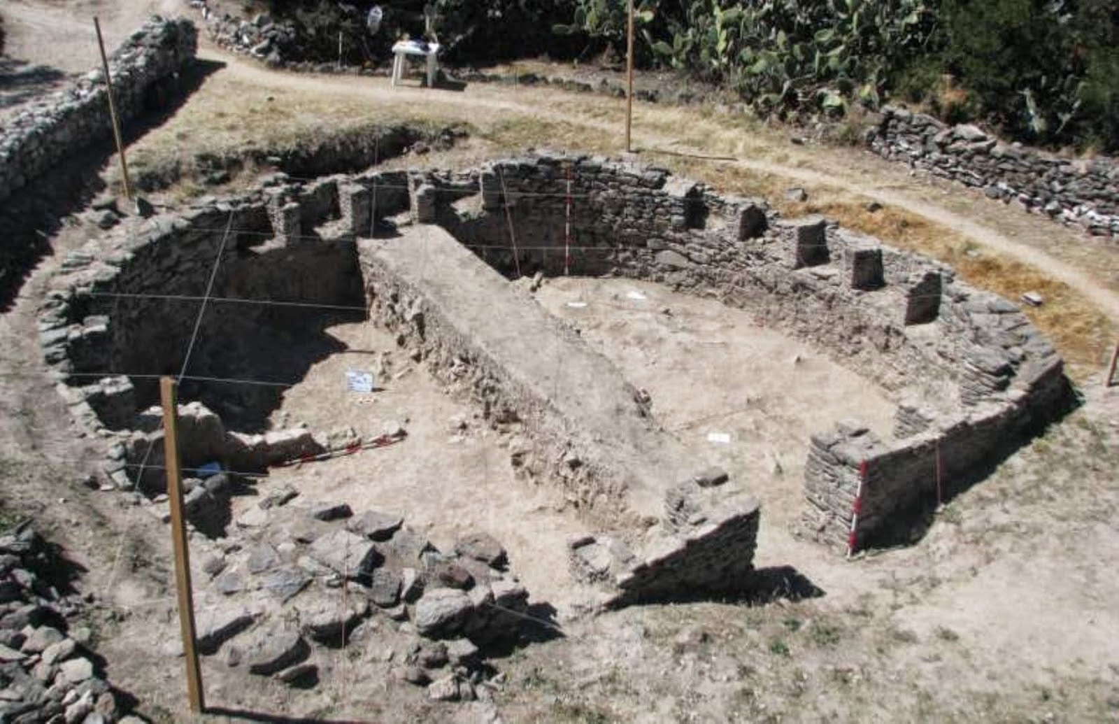 ACHAMAN GUAÑOC: Hallan nuevas evidencias arqueológicas en complejo Wari ...