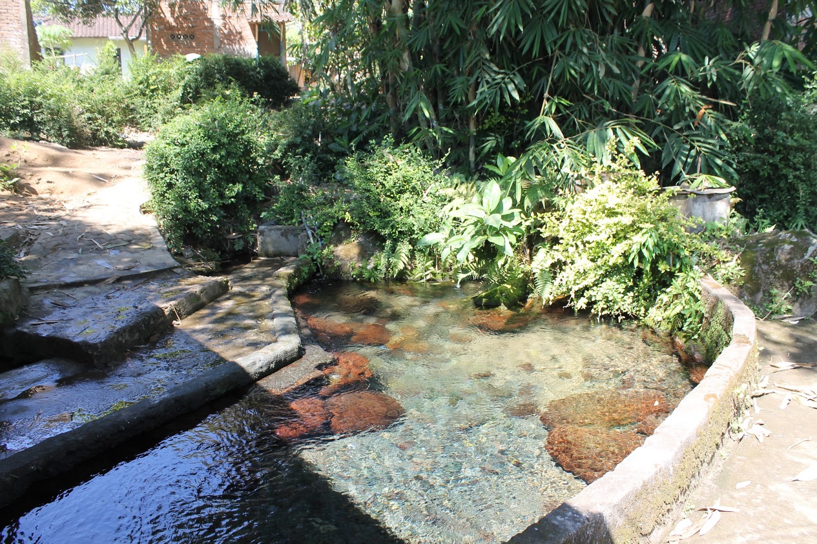 MUNCUL RIVER TUBING: ROWOBONI