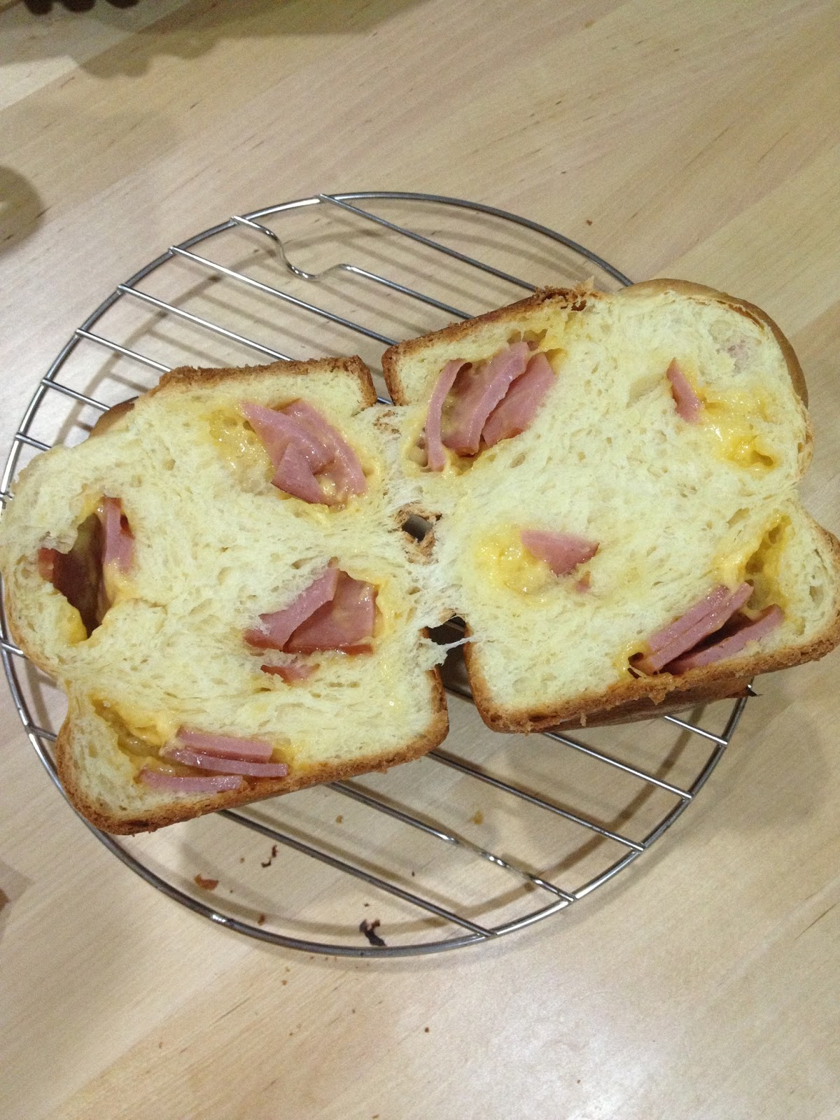 MIT Tastebud: Ham and cheese bread
