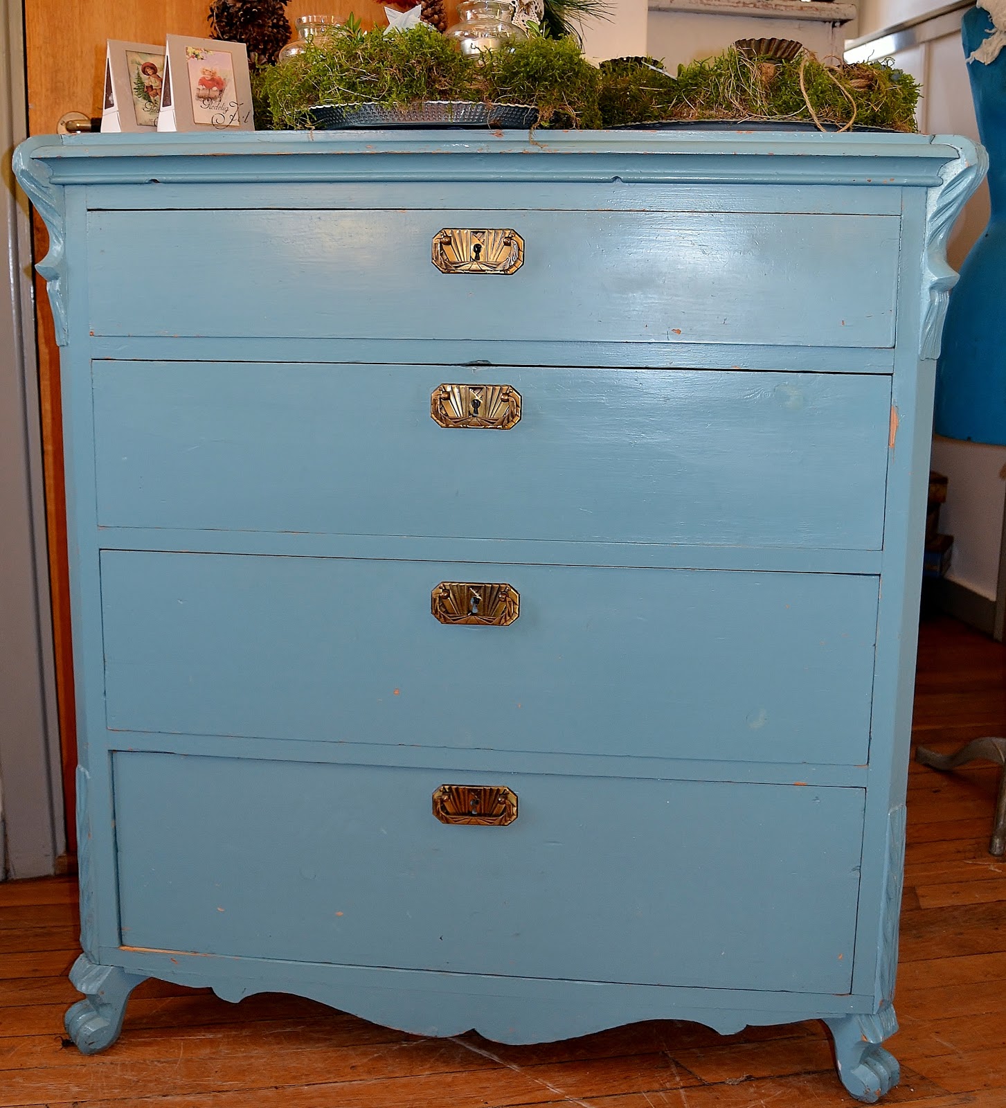Litt a` hvert bloggshop: Lekker, blå kommode