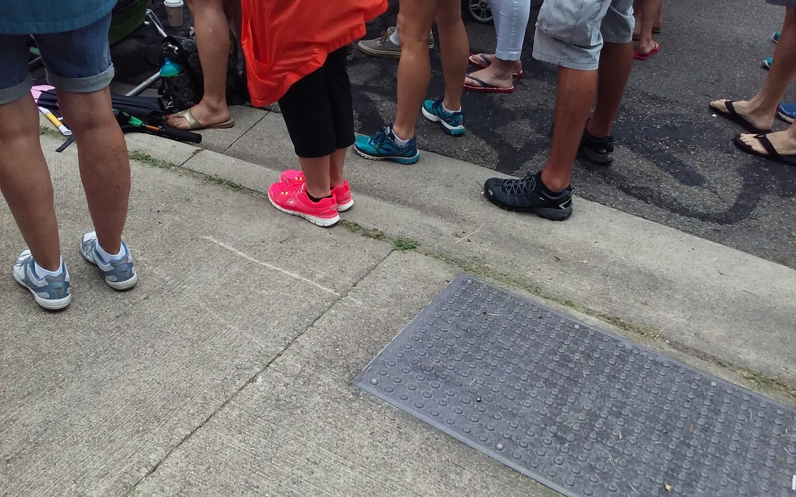 Mystery Foto Feet: Parade Watching Feet