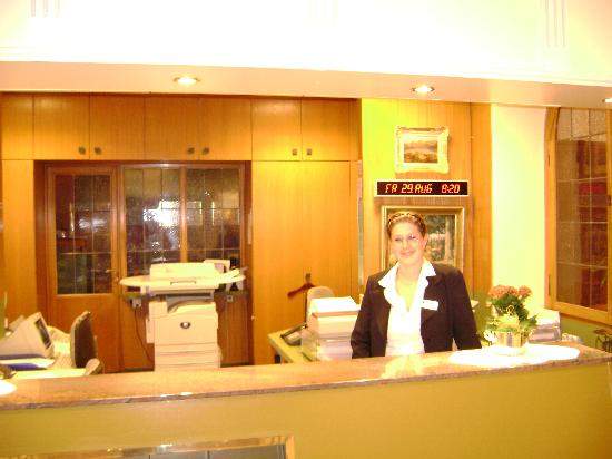 Receptionist desk in hotel: Responsibility of Receptionist