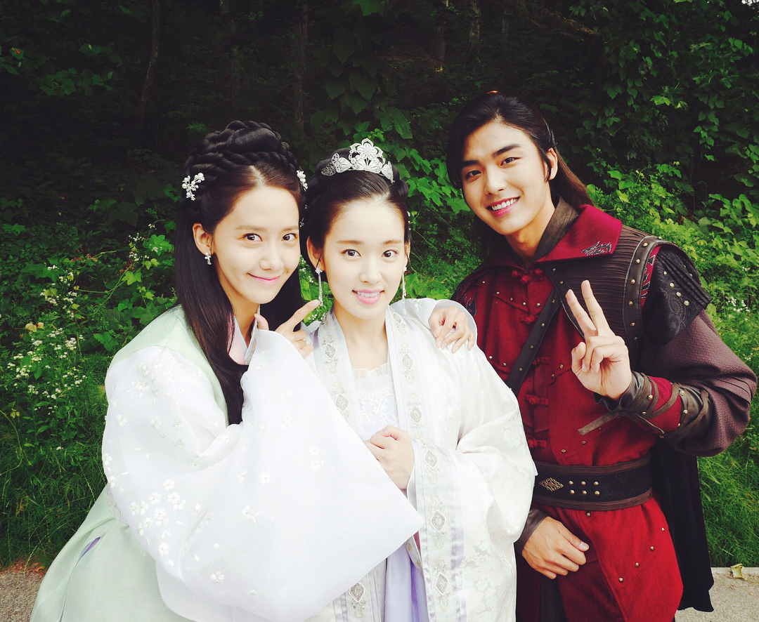 SNSD YoonA bids goodbye to her 'The King Loves' family - Wonderful ...