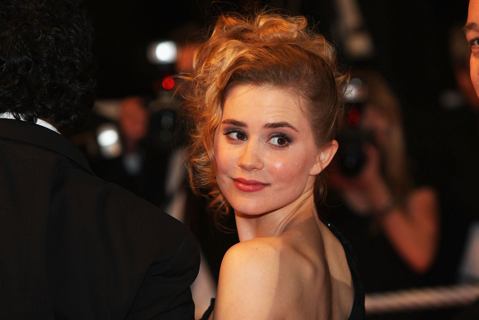 Glam Babes: Alison Lohman