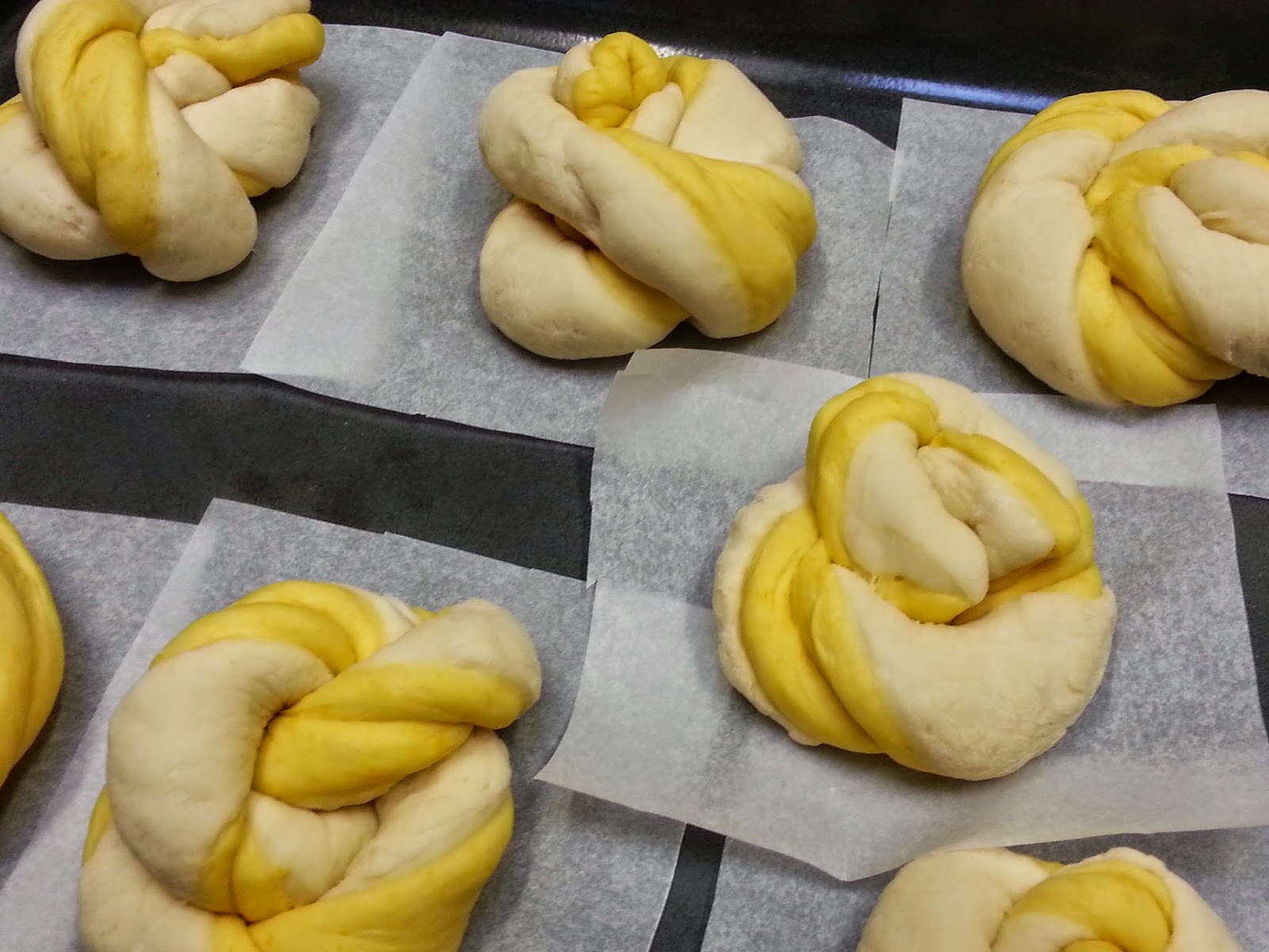 Pat's Kitchen Journal: Dual colour Huajuan (mantou)