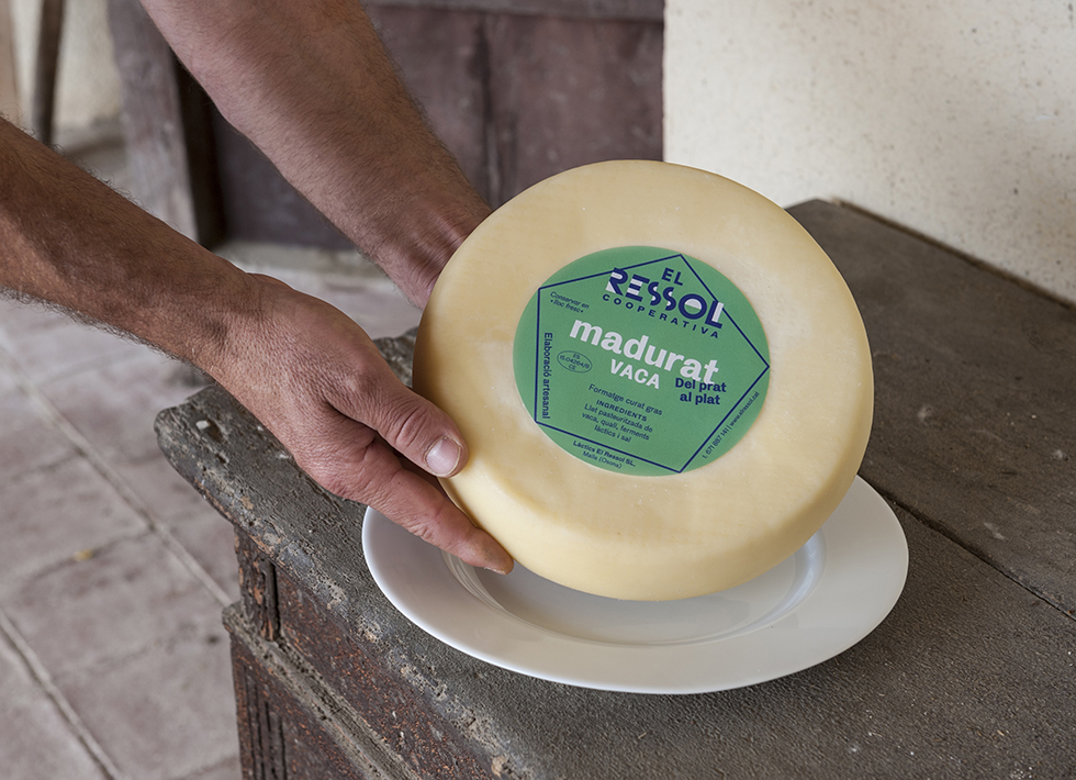 El Ressol – Packaging Of The World