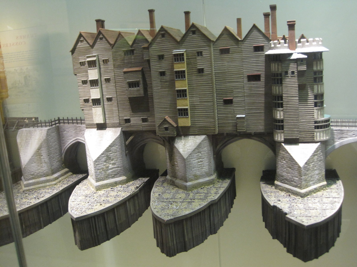 Lando Breaks: London Bridge Models