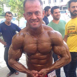 world bodybuilders pictures: after olive oil massage bodybuilder ...