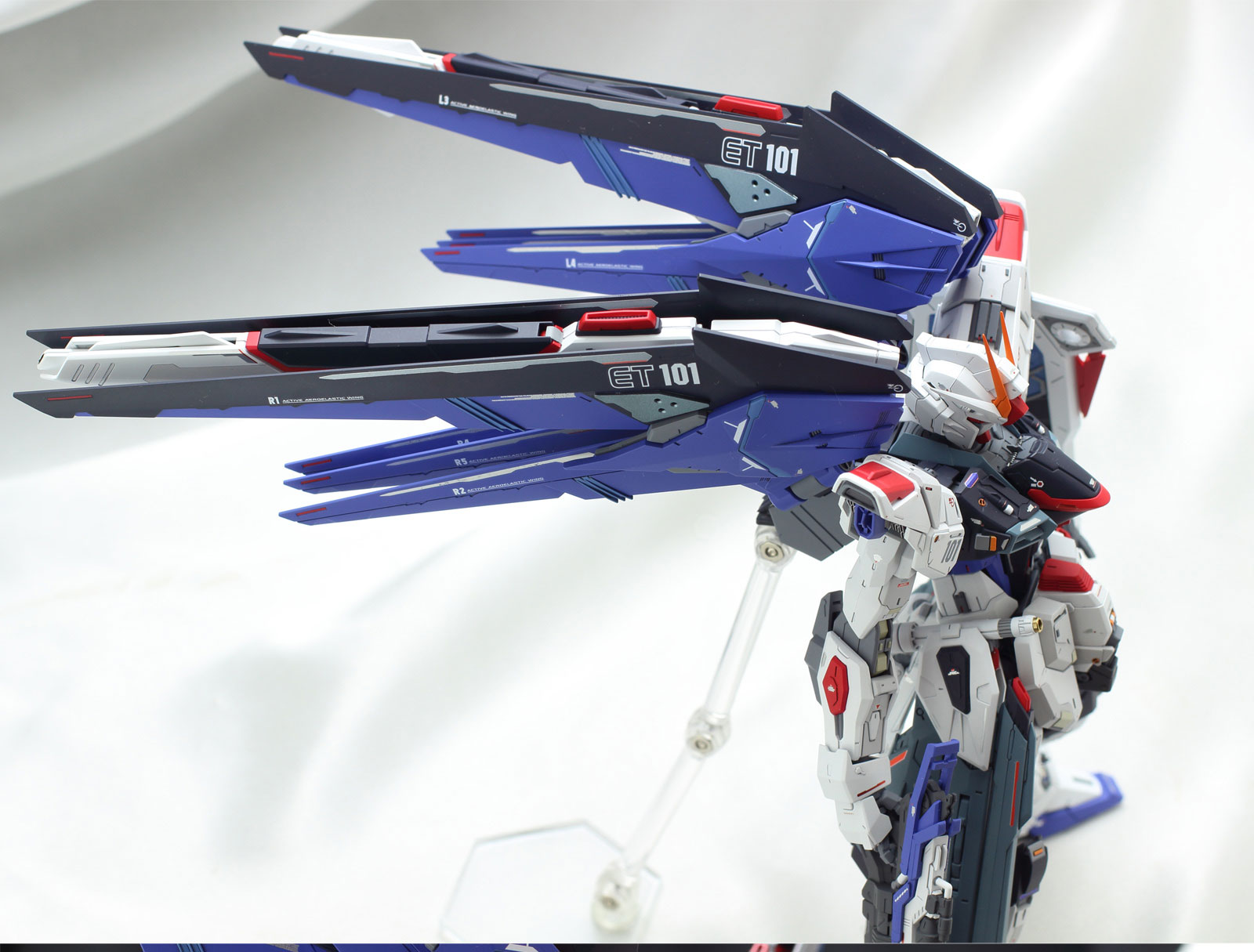 Custom Build: MG 1/100 Freedom Gundam Ver. 2.0 [Detailed]