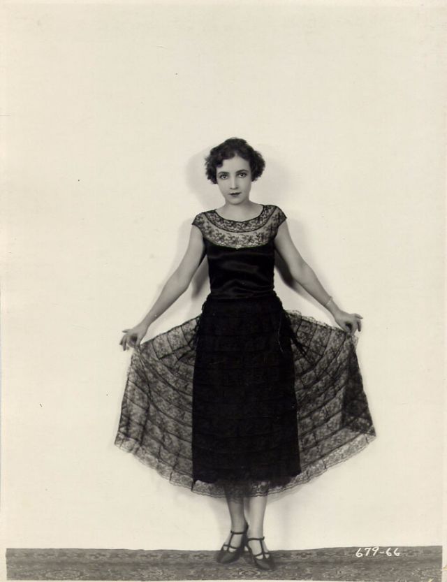 43 Beautiful Vintage Photographs Of Bessie Love In The 1920s ~ Vintage