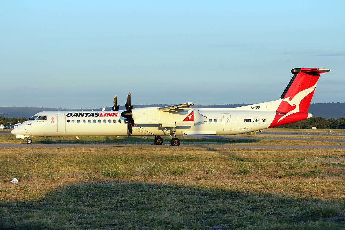 Perth Airport Spotter's Blog: Qantaslink Dash-8 Q400 VH-LQD