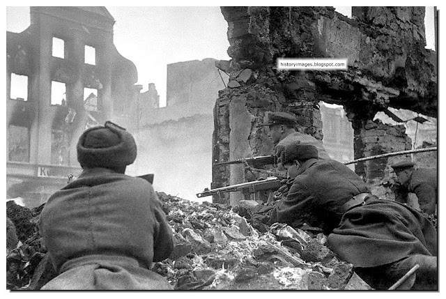 HISTORY IN IMAGES: Pictures Of War, History , WW2: 1945: The Russians ...