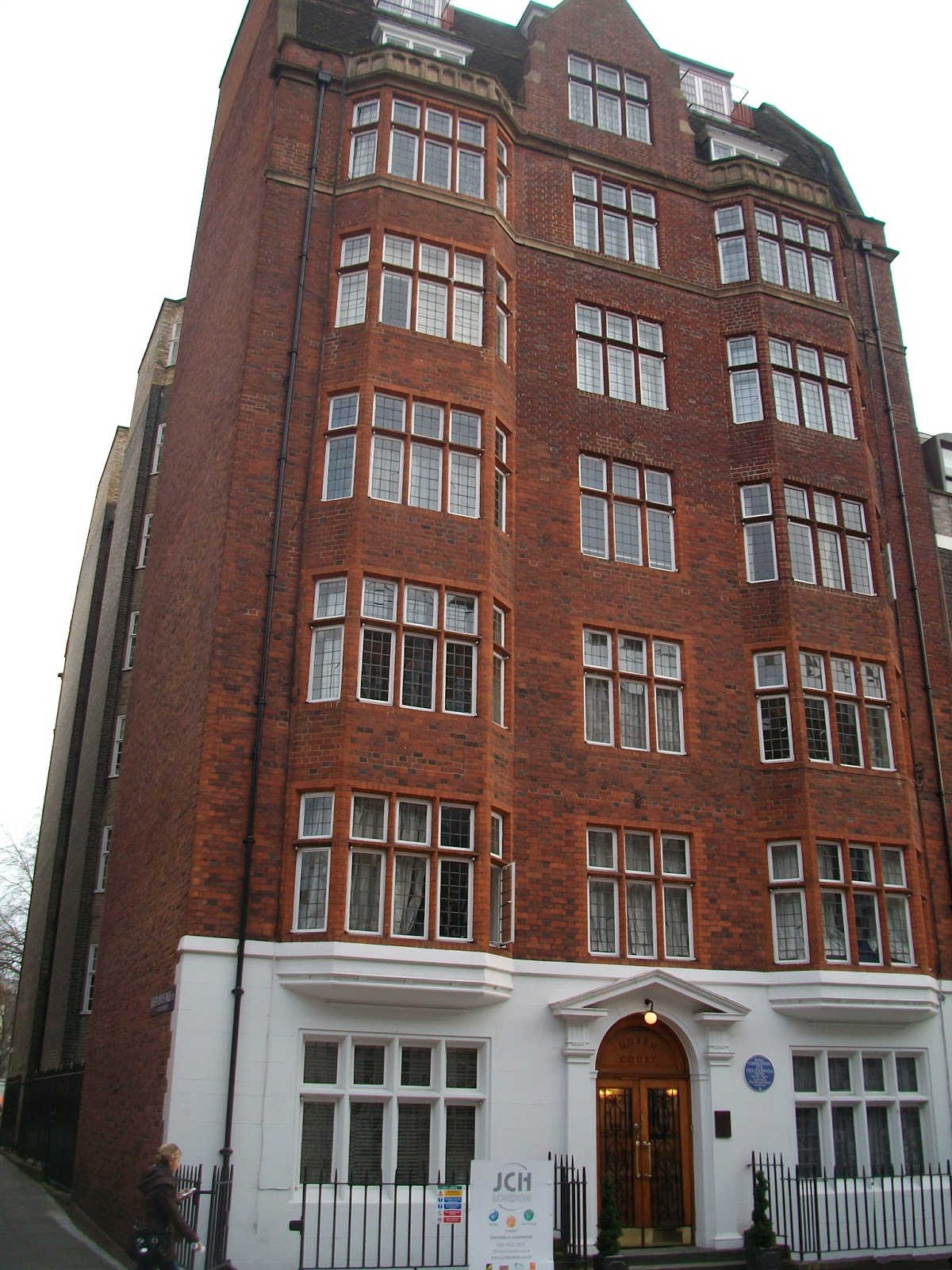 WW2 - The Second World War: A 'Blue Plaque' for the 'White Rabbit' of WW2