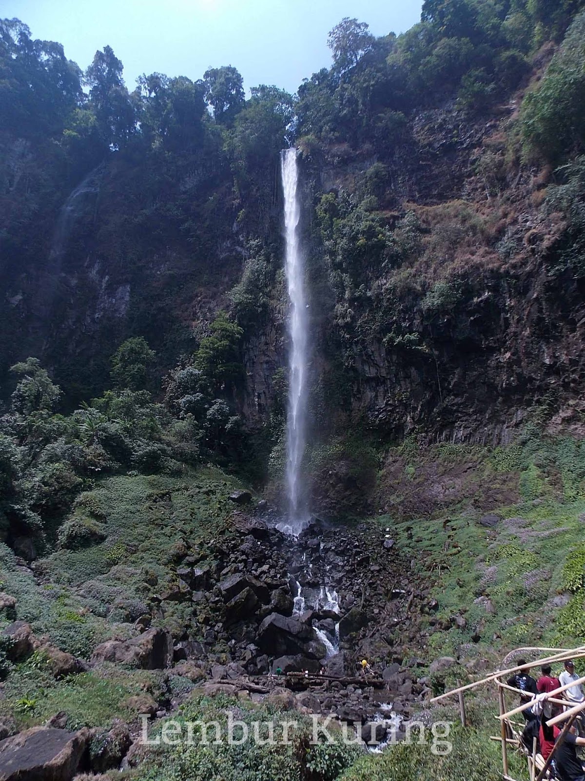 Siapa Berani Datang ke Curug Cileat?