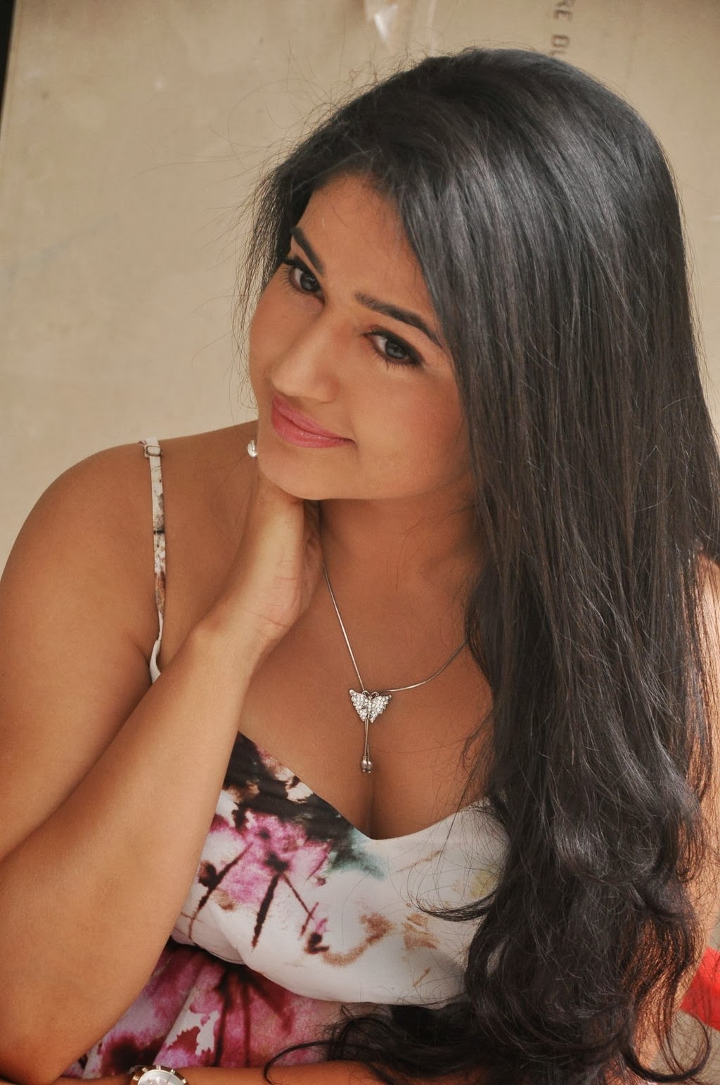 Poonam Bajwa Spicy Stills Cinejosh 12