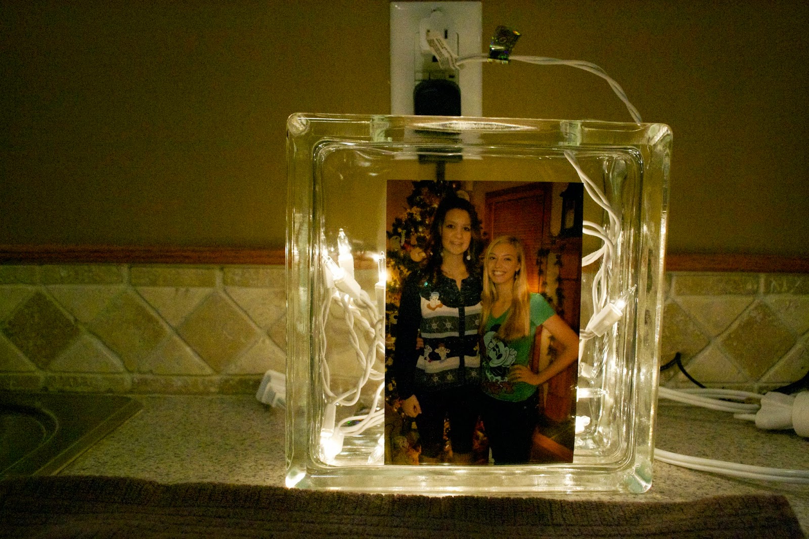 His Biblical Beauty: DIY Glass Picture Light
